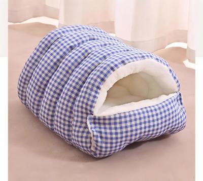 China Soft Wool Enclosed Cat Bed with Plush Lining Removable Washable Checkered Pet Furniture 50x40x35 cm for sale