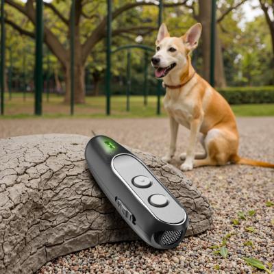 China Eco-friendly Ultrasonic Dog Repeller IP67 Waterproof Bark Control Training Device 20h Battery for sale