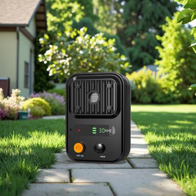China IPX5 Waterproof Ultrasonic Dog Repellent Rechargeable Bark Control Device 20h Battery for sale