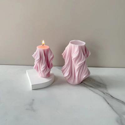 China 6oz Cake Shaped Candle Of Rosemary Moss Honeysuckle For Living Room for sale