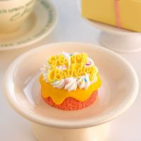 China Sandalwood Cake Shape Candle Rose Tuberose Gardenia Floral Fragrance Candle for sale