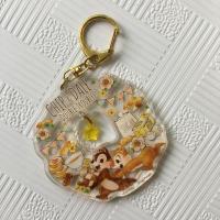 China CMYK Color Resin Glitter Keychain CNC Cutting 3.5cm*5cm Size for sale