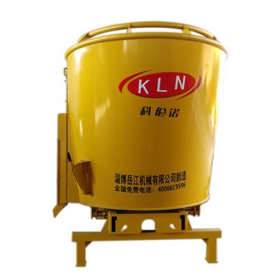 China Full Automatic 4-8 M3 Vertical Cow Feed TMR Mixer Machine For Pasture for sale