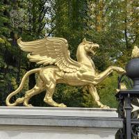 China Bronze Griffin Statue Gold Brass Legendary Animals Metal Garden Sculptures Large Outdoor Decoration Custom for sale