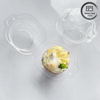 China Transparent Hinged Clamshell Disposable Plastic Food Containers Single Cupcake Holders for sale