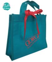 China Custom 25x30cm Flexo Printed Christmas Gift Bags Laminated Non Woven Fabric for sale