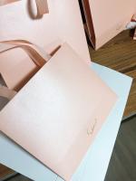 China Custom 32x10x25cm Cardboard Paper Shopping Bags with Ribbon Handle 4C Printing for sale