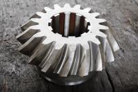 China 16.477 Module Steel Spiral Bevel Gears with Internal Rectangular Spline - ISO 6 Grade Precision, 58-62 HRC Hardness for sale