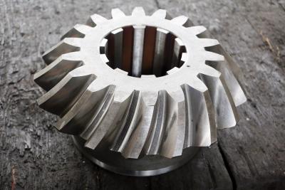 China 16.477 Module Steel Spiral Bevel Gears with Internal Rectangular Spline - ISO 6 Grade Precision, 58-62 HRC Hardness for sale