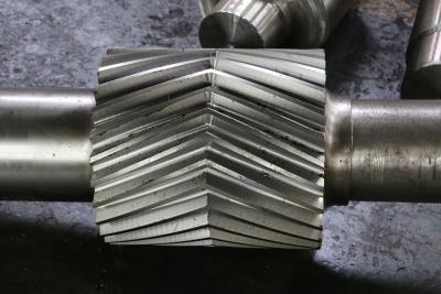 China Custom 3.5M Length Herringbone Helical Gear Shaft 10 Module 42CrMo Steel ISO 8-9 Grade for sale