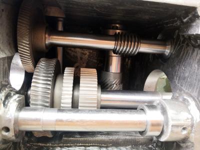 China Helical Gear Worm Gear Reducer Gear Box 3600 RPM Speed Reduction with ISO 6-7 Grade and 58-62 HRC Hardness for sale