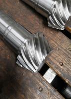China 6.5 Module Gleason Type Spiral Bevel Gear Grinding Transmission Pinion Shaft 16T 503mm Length for sale