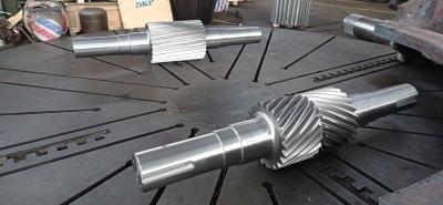 China Custom SAE 4340 Steel Herringbone Gear Shaft 22 Tooth Induction Hardened 45-50 HRC Gear Grinding ISO 6 Grade for sale