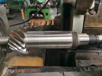 China Carburized Spiral Bevel Gear Shaft 62 HRC 7 Module Precision Grinding Transmission Gear for sale
