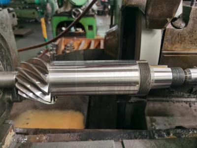 China Carburized Spiral Bevel Gear Shaft 62 HRC 7 Module Precision Grinding Transmission Gear for sale