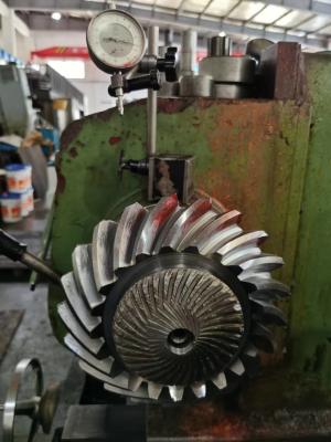 China Customized Spiral Bevel Gear Set 18CrNiMo7 Steel Gleason Type Gear Grinding ISO 6 for sale