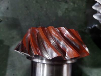 China Custom SAE 8620 Spiral Bevel Gear 58-62 HRC AGMA 8 Grinding Transmission for sale