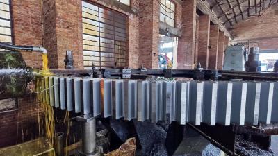 China Custom Girth Gear and Pinion with 14.5°/20°/25° Pressure Angle, ISO 8-9 Grade Accuracy for Dryer Equipment for sale
