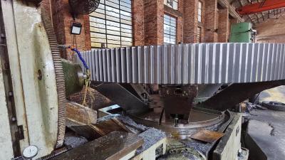 China Custom Alloy Steel Girth Gear and Pinion Set ISO 8-9 Grade with 230-260 HB Hardness for Industrial Machinery for sale