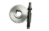 China Custom Worm Shaft and Worm Gear with DIN 6 Accuracy Grade, 0.05mm Backlash, and 395mm Tip Diameter for Industrial Applications for sale