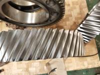China Custom Helical Gear Module 8 with 52 Teeth, ISO 6-7 Grade Accuracy and 58-62 HRC Hardness for sale