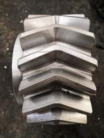 China AISI 4140 Steel Herringbone Pinion Gear with 230-260 HB Hardness and ISO 8-9 Grade Accuracy for Heavy-Duty Transmission for sale
