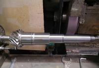 China High-Precision Right Hand Spiral Bevel Gear Shaft 6.5 Module 503mm Length with 58-62 HRC Hardness for sale
