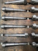 China High-Precision Right Hand Spiral Bevel Gear Shaft 6.5 Module 503mm Length with 58-62 HRC Hardness for sale