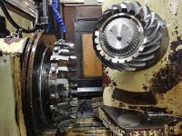 China Customized Spiral Bevel Gear Set 18CrNiMo7 Steel Gleason Type Gear Grinding ISO 6 for sale
