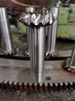 China Custom SAE 8620 Spiral Bevel Gear 58-62 HRC AGMA 8 Grinding Transmission for sale