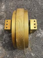 China EX60 Hitachi Excavator Undercarriage Parts 9068477 Front Idler Assembly for sale
