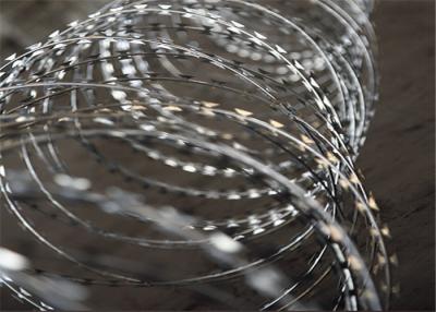 China Hot Dipped Galvanized/ Stainless Steel Razor Blade Barbed Wire for sale