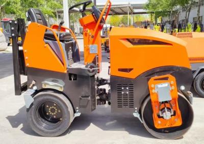 China 2.5 tons Road Construction Roller ST2500D Front Drum with Rear 4 Tyres for sale