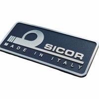 China Custom Aluminum Highlight Silver Brand Logo Nameplate Black Anodized Label With Feet for sale