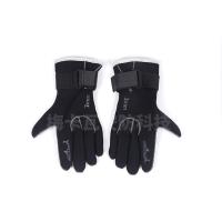 China 450D Polyester Waterproof Riding Gloves Waterproof Water Rescue Gloves for sale