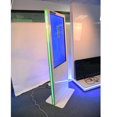 China Waterproof 43 inch lcd digital signage with stands for outdoor for sale