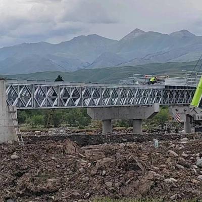 China Fabricated Portable Steel Truss Bridge - Lightweight Design with 843.9 kN Shear Capacity and 8228.6 kN.m Moment Rating for sale