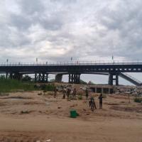 China Temporary Steel Modular Pedestrian Bridge with Steel/Timber Deck - 3930.3 kN.m Capacity & 6-Month Warranty for sale