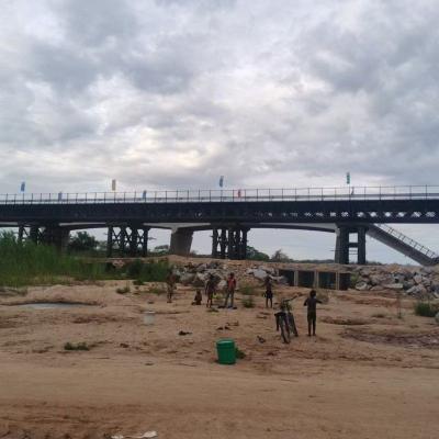 China Temporary Steel Modular Pedestrian Bridge with Steel/Timber Deck - 3930.3 kN.m Capacity & 6-Month Warranty for sale