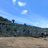China Steel Skywalk Pedestrian Bridge Single Lane 4.2m Double Lane 7.35m with 90T Load Capacity and 83m Span for sale