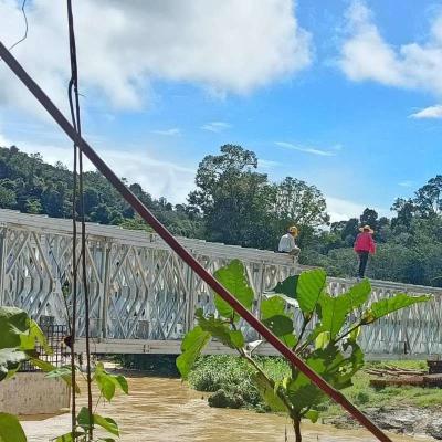 China Steel Pedestrian Bridge 3000mm x 1400mm - Prefabricated Bailey Foot Bridge with 500kN Load Capacity for sale