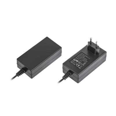 China Universal 18W/20W Fast Charger with 5V 2A Output and 50,000 Hours MTBF for Smartphones and Electronics for sale