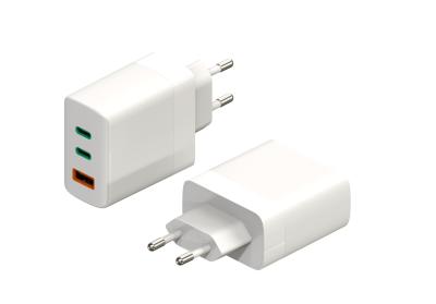 China 5V 2.4A / 5V 3.0A Fast Mobile Charger with EU KC US Plug - White Color with Multiple Safety Certifications for sale
