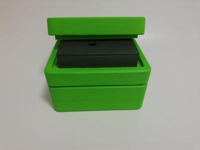 China Flood Fluid Sample Cool Box Containers Green Color Foam Insulation Portable Delivery Container for sale