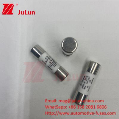 China 10*38mm FUSE 15A 690VDC Panel Mount Solar PV Fuse For Robust PV String Protection for sale
