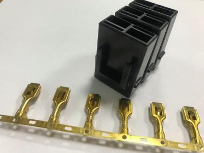 China Waterproof 12V 40A Medium Insert Car Fuse Holder for sale