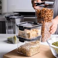 China Premium Sealed Clipped Plastic Lunch Containers 1800ml Food Storage Containers for sale