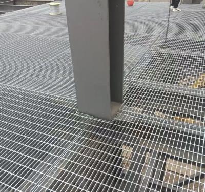 China 30×4mm Hot Dipped Galvanized Steel Bar Grating for Medium Load Industrial Flooring for sale
