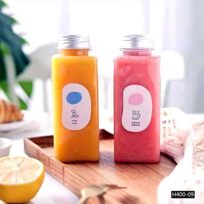 China Disposable Plastic Beverage Bottles 16 Oz 400ml Clear Square PET Bottles BPA Free for sale