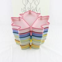 China Unbreakable Silicone Divided Suction Plate Colorful Maple Shape for sale